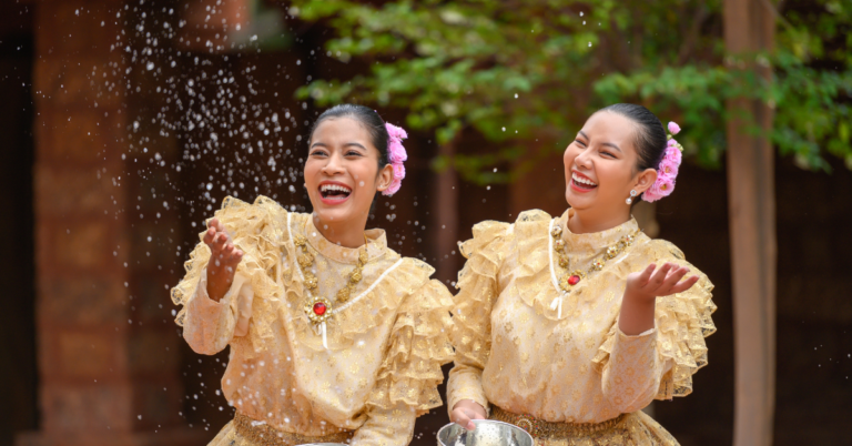 Best Songkran Outfits & Accessories to Rock the Festival (Thai Style ...